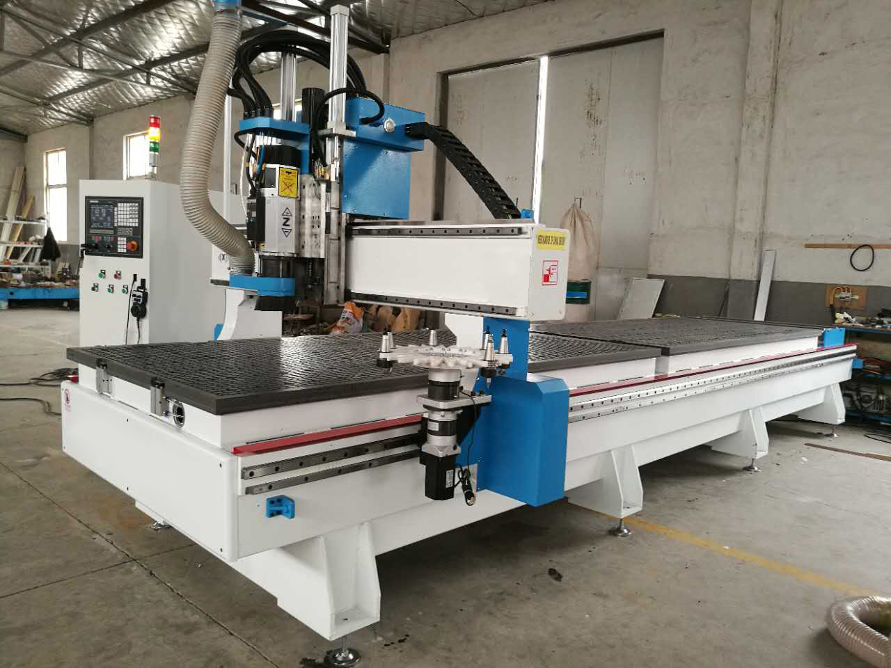 Double worktable disc ATC CNC Router 1325 CNC carving machine with HSD ...